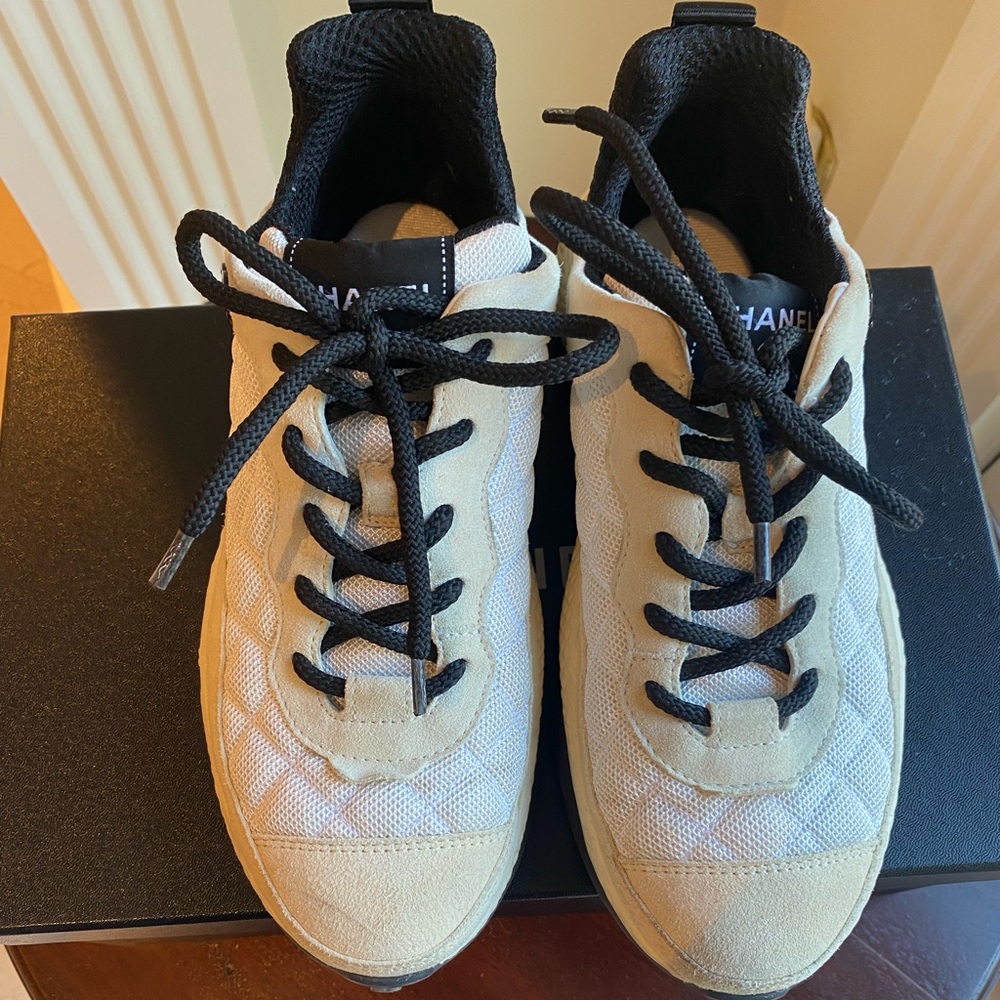 2022 Chanel Interlocking Cc Logo Sneakers - Gem